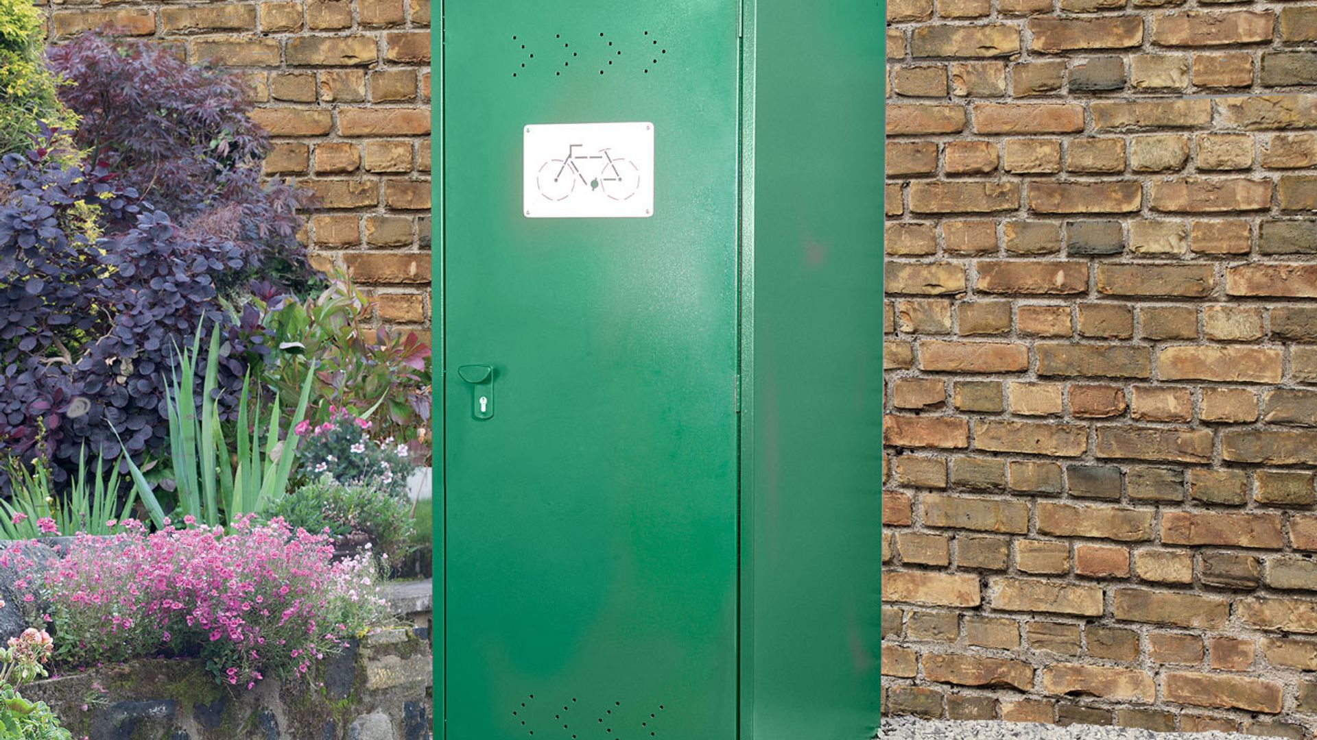 Vertical bike locker